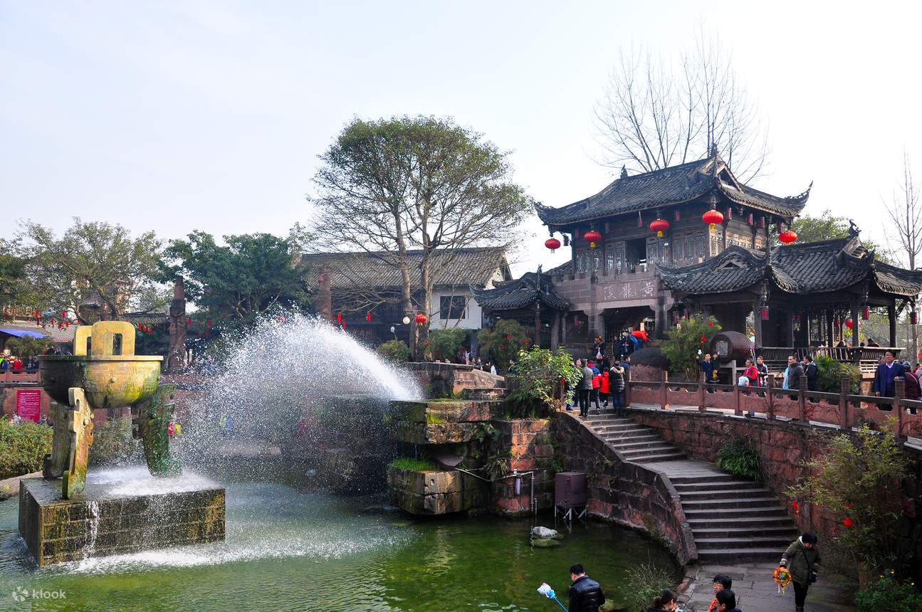 [Meet Xiangxiang] Bifengxia Panda Base & Huanglongxi One-day Tour - Klook